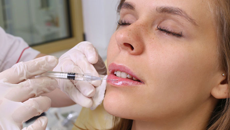 Cómo combatir unos labios envejecidos y deshidratados